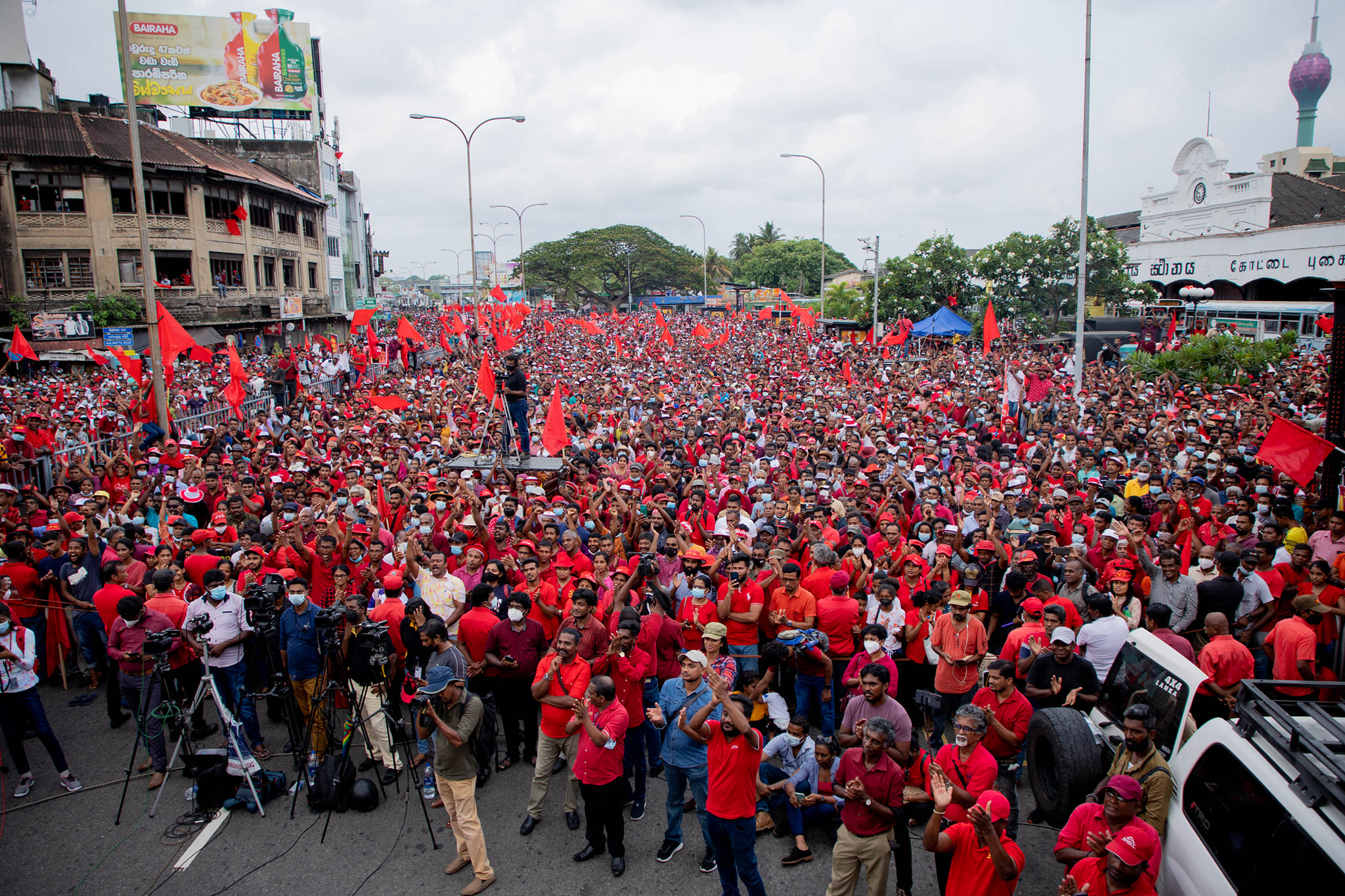 LEN - www.lankaenews.com | This is the May Day when the JVP won the cup